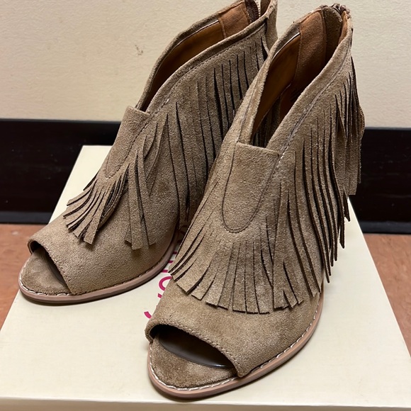 Dolce by Mojo Moxy | Shoes | Dolce By Mojo Moxy Tabby Flint Suede ...